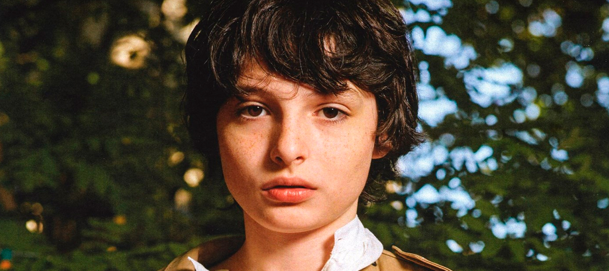 Stranger Things | Finn Wolfhard bebeu uma água...esquisita na França ...