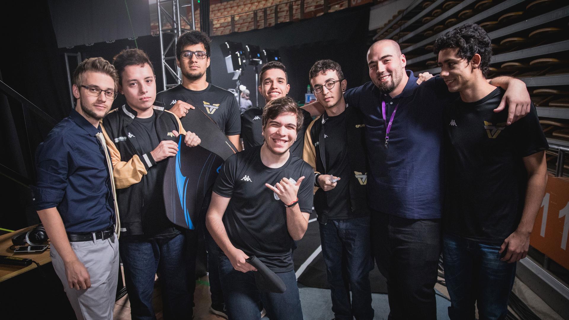 League of Legends | Brasileiros da Team oNe jogam contra turcos por ...