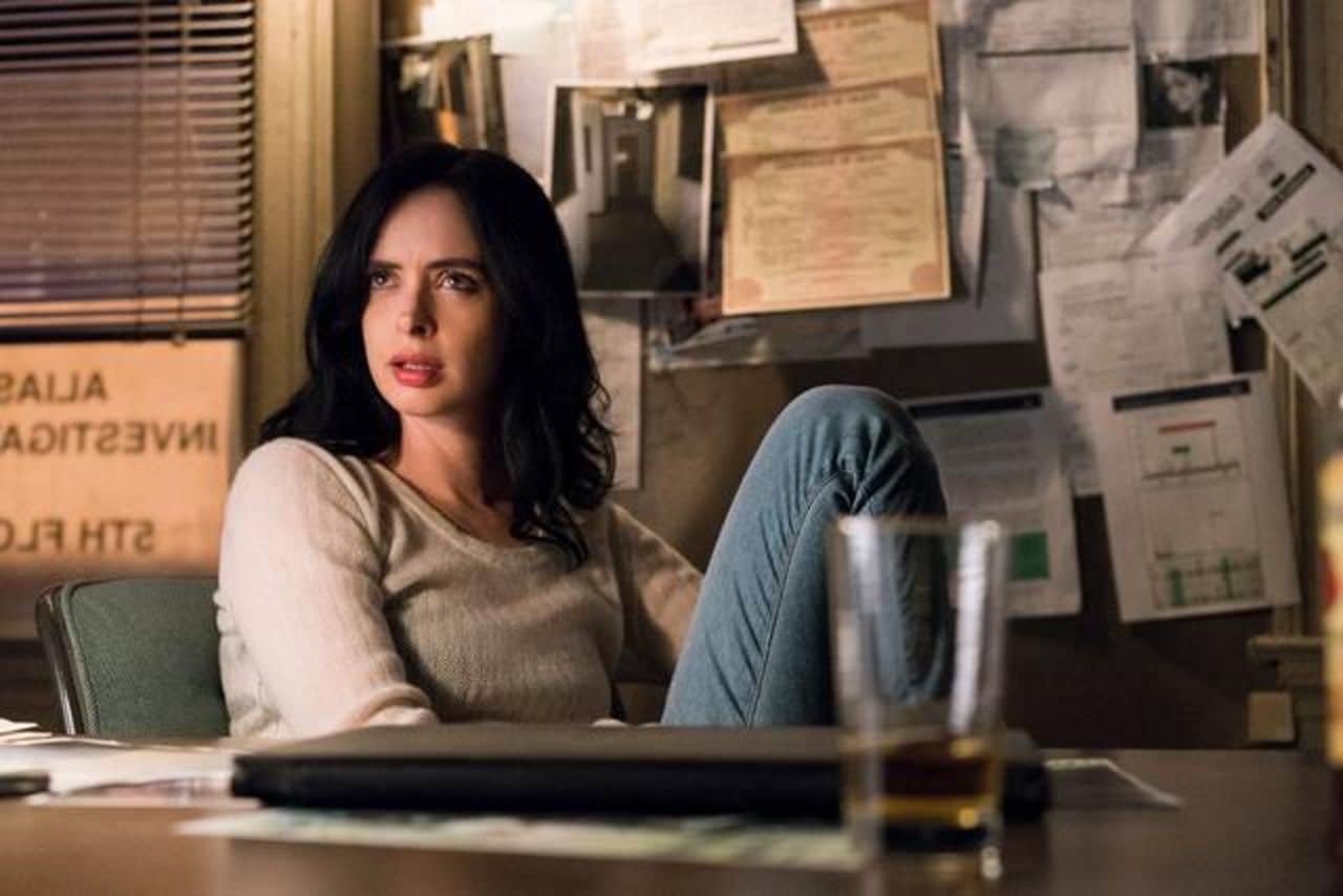 Jessica Jones aparece acorrentada em novas fotos da segunda temporada ...
