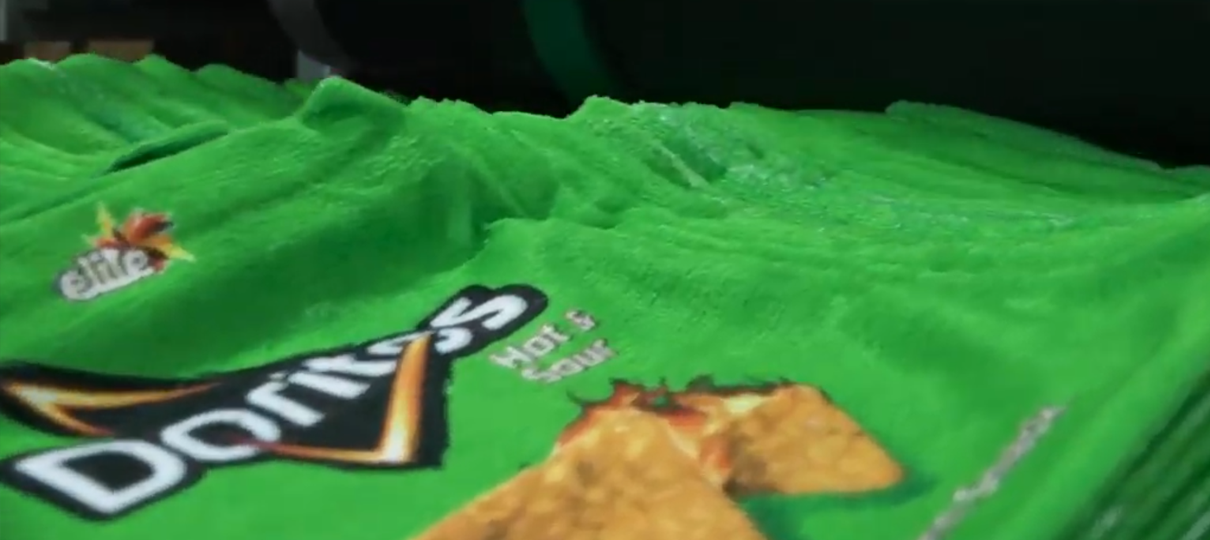 Esse pacote de Doritos é ideal para limpar as mãos cheias de farelos ...