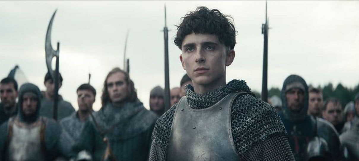 O Rei | Timothée Chalamet e Robert Pattinson se enfrentam em trailer da ...
