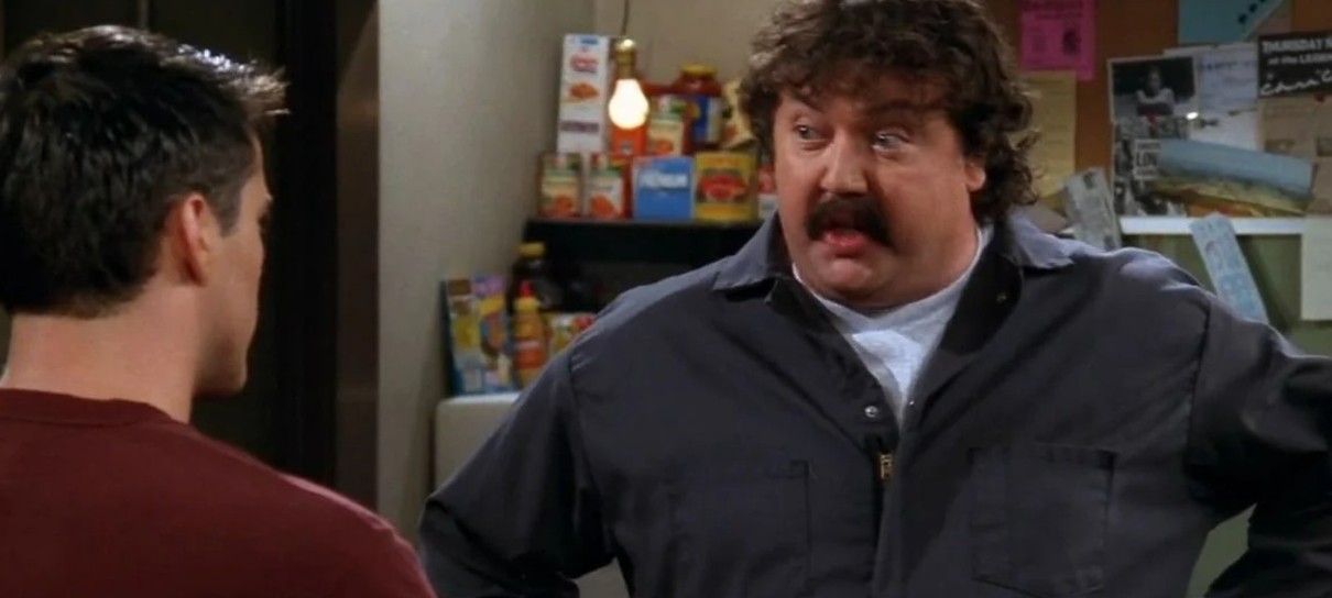 Mike Hagerty, o zelador Treeger de Friends, morre aos 67 anos - Jovem Nerd
