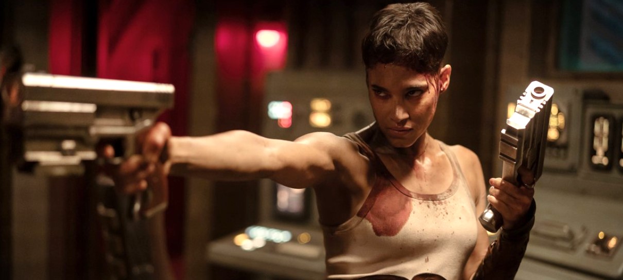 Sofia Boutella aparece braba em foto da Parte 2 de Rebel Moon - Jovem Nerd