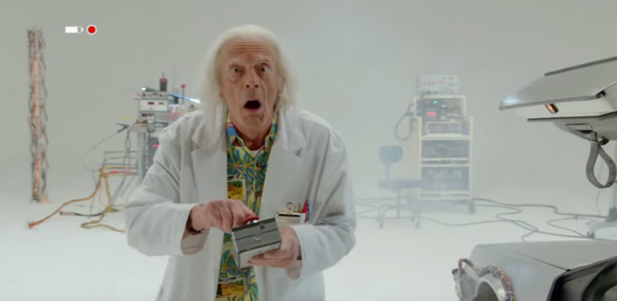 Doutor Brown volta para o futuro em teaser do curta Doc Brown Saves the ...