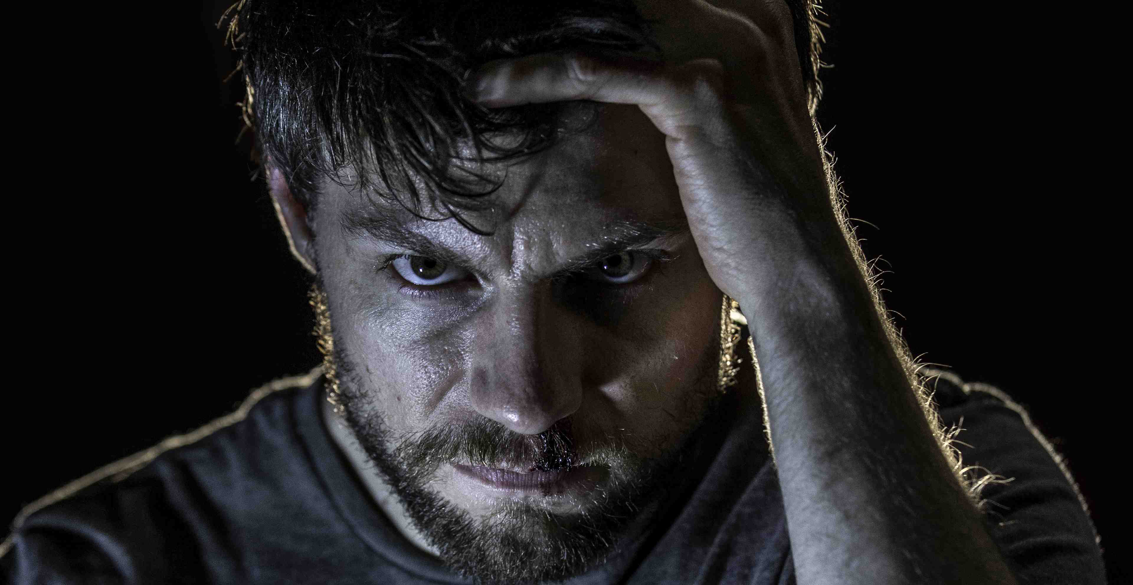 Confira as primeiras imagens da adaptação para a TV de Outcast - Jovem Nerd