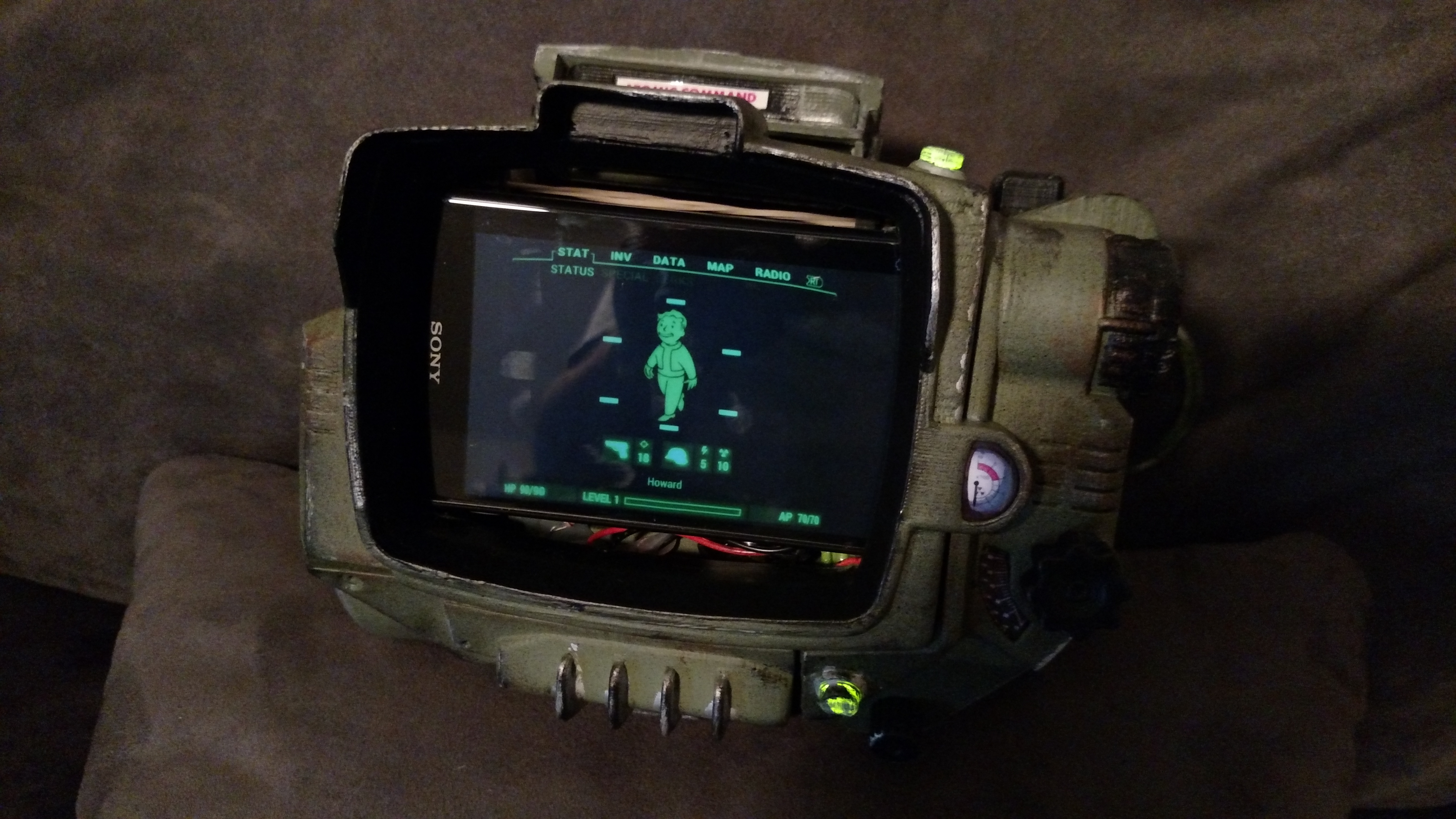 Já existe uma versão do Pip-Boy feita em impressora 3D, mas ela também ...
